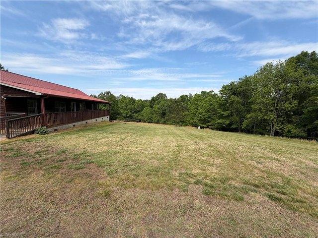 202 Roby Fulk Rd, Pinnacle, NC 27043
