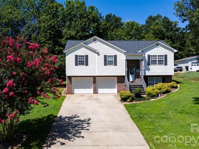 202 Raintree Ln, Morganton, NC 28655