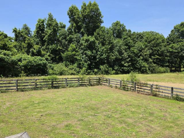 202 Ridgewood Ln
