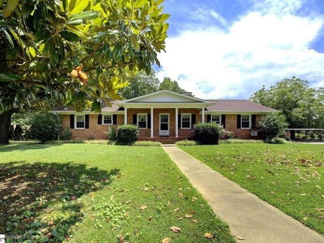 202 Ridgecrest Ct, Simpsonville, SC 29680