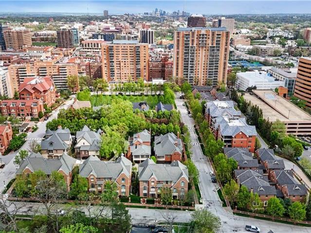 202 W 50th St, Kansas City, MO 64112 | MLS #2614 | Compass