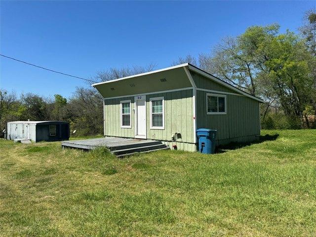 202 W Tarrant St, Cumby, TX 75433