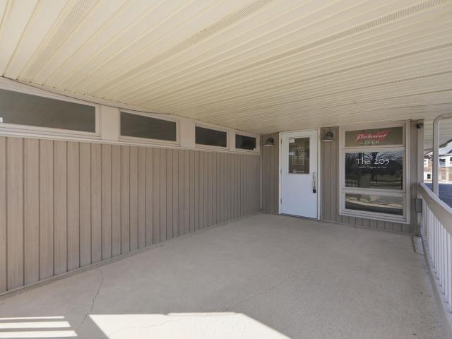 202 W Whitley Street