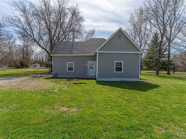 202 W Canada St, Sturgeon, MO 65284 | MLS #26017 | Compass