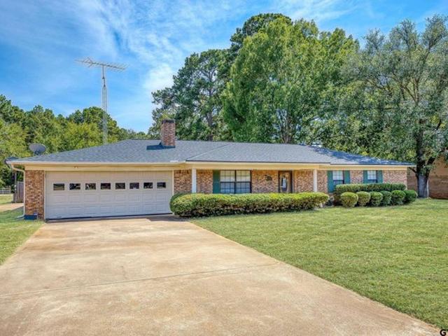 202 W Clover Ln, Palestine, TX 75803