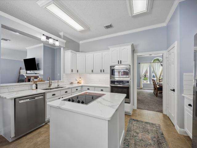 202 W Larkspur Drive