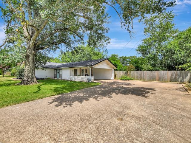 202 W Limit St, Madisonville, TX 77864 | MLS #25008 | Compass