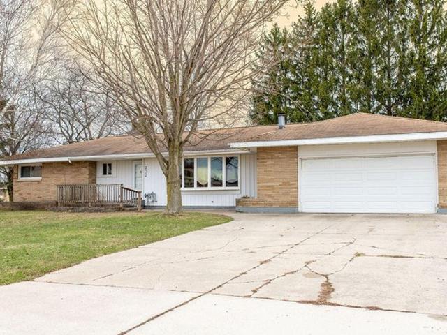 202 W Maple Ave, Scottville, MI 49454