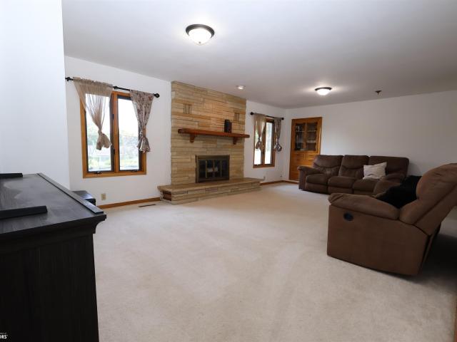 202 W Meadow Lane