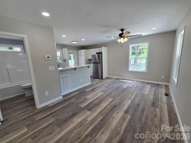 202 W Roswell Street