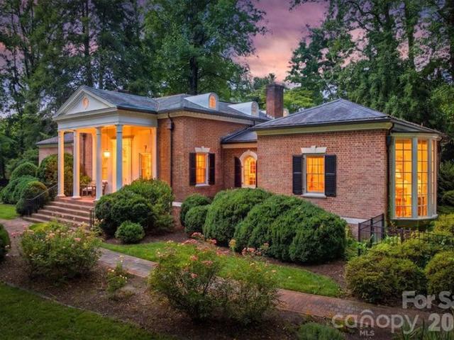 202 Woodside Pl SW, Lenoir, NC 28645
