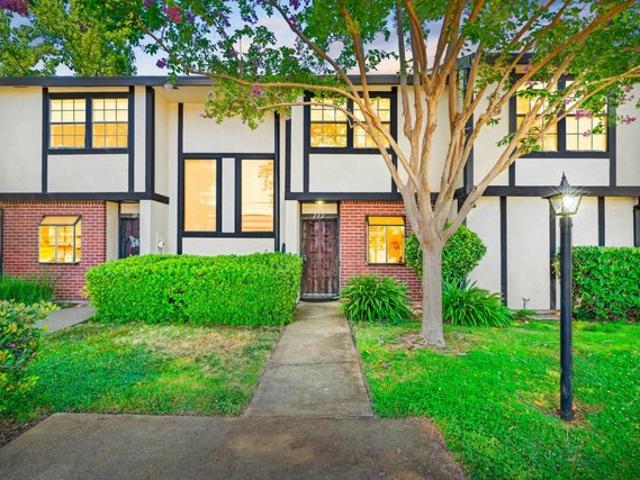 202 Wales Dr, Folsom, CA 95630