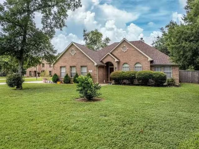 202 Whites Lake Estates Dr, Highlands, TX 77562