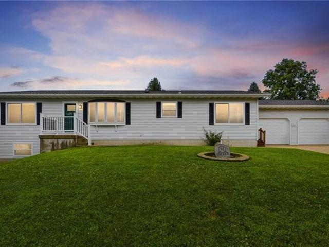 202 Wilson Ct, Anamosa, IA 52205