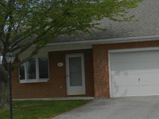 202 Winding Oak Dr, Hagerstown, MD 21740