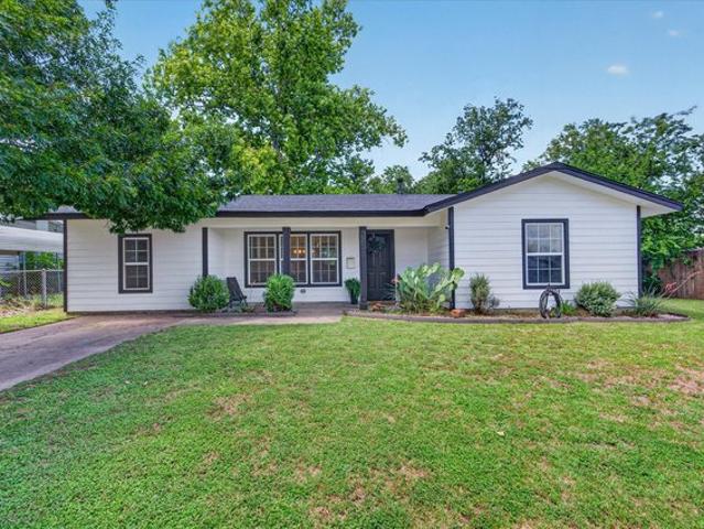 202 Taylor St, Burleson, TX 76028