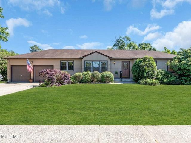 202 Yvonne Dr, Toms River, NJ 08753
