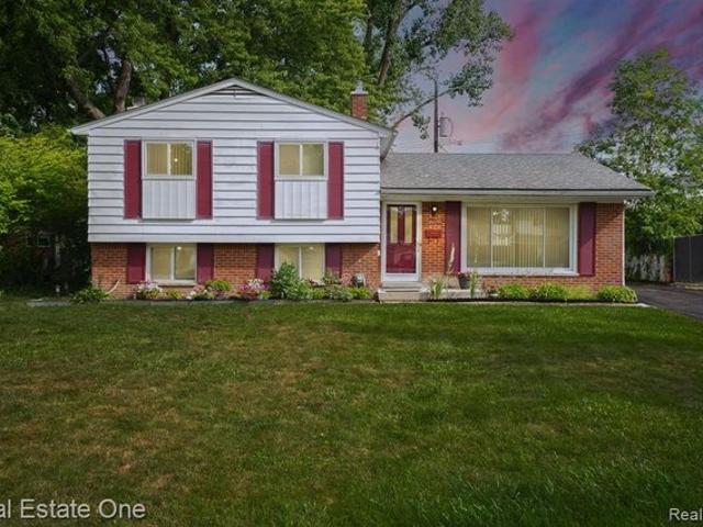 20340 Briarwood Ct, Southfield, MI 48076