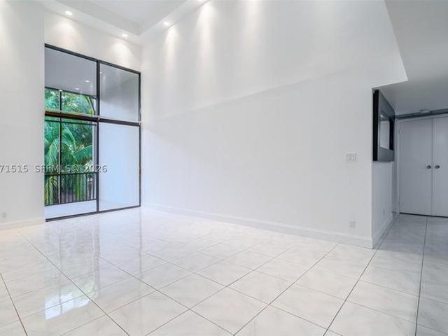 20347 W Country Club Dr Unit TH15, Aventura, FL 33180
