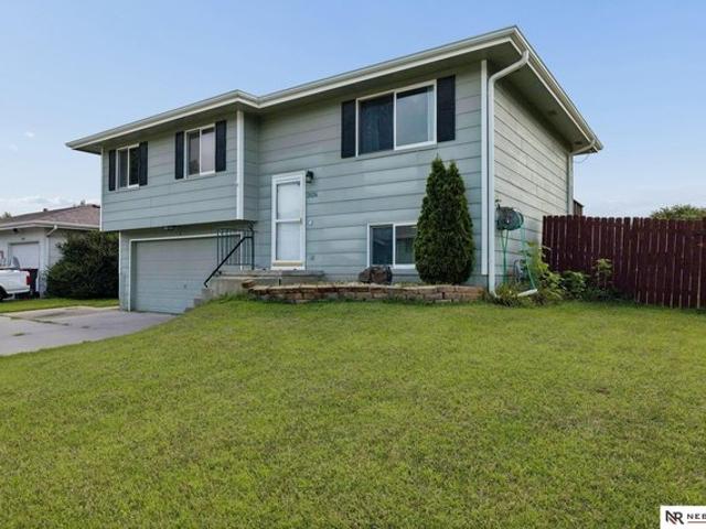 2034 NW 55th St, Lincoln, NE 68528