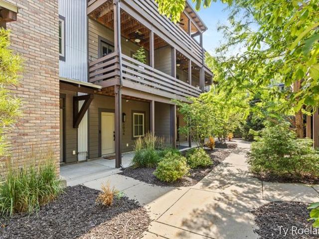 2034 Celadon Dr NE, Grand Rapids, MI 49525