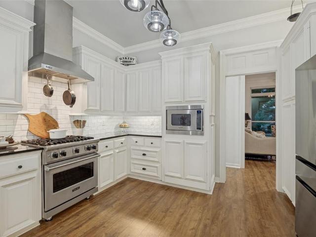2034 Hillcrest Court