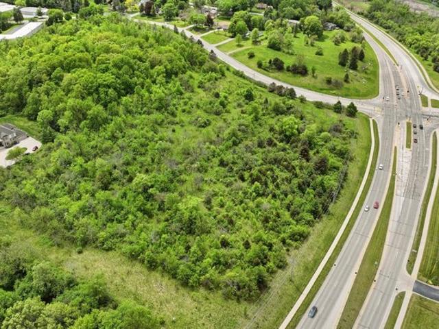 20355 W Greenfield Ave, New Berlin, WI 53146