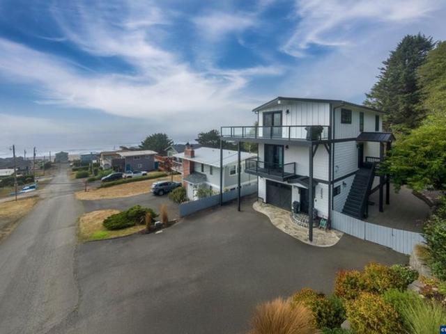 2035 NE 66th St, Lincoln City, OR 97367