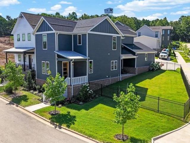 2035 E Little Crew Dr, Fayetteville, AR 72703