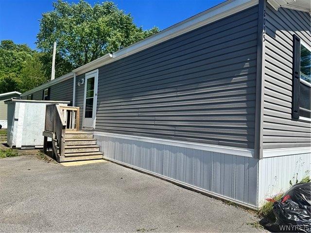 2035 Hemstreet Rd, East Aurora, NY 14052