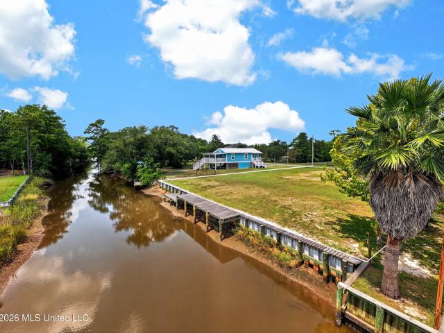 2035 Hollywood Drive