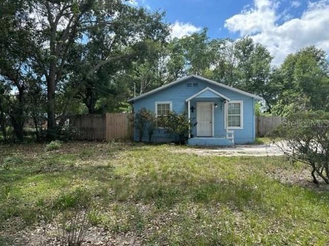 2035 Lake Dr W, Winter Haven, FL 33880