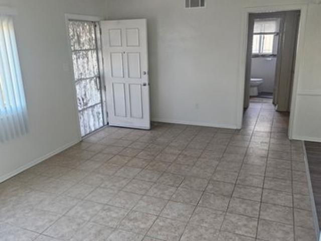 2035 W 102nd St, Los Angeles, CA 90047