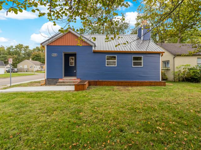 2035 10th St, Columbus, IN 47201 | MLS #22069 | Compass