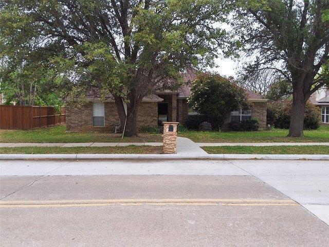 2036 Vista Dr, Lewisville, TX 75067