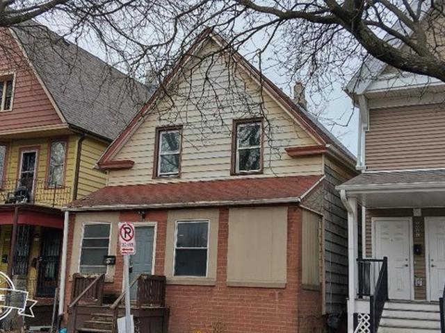 2037 N 40th St, Milwaukee, WI 53208
