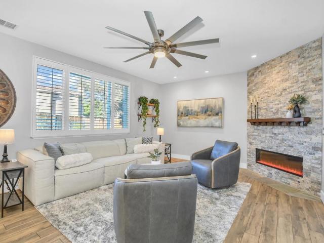 2037 Newton Dr