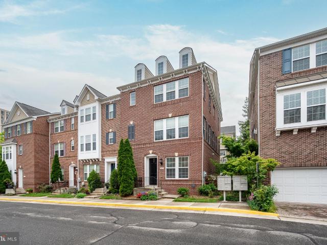 2037 Blunt Ln, Alexandria, VA 22303 | MLS #VAFX2307 | Compass