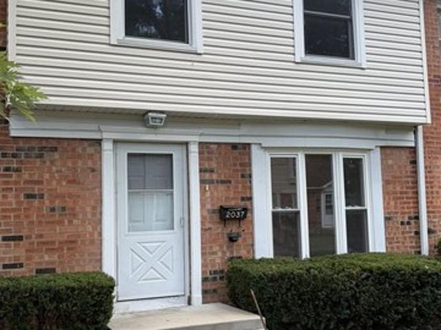 2037 Duxbury Ct, Streamwood, IL 60107