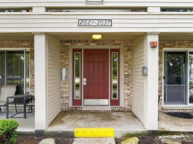 2037 E Franklin Dr, Canton, MI 48187