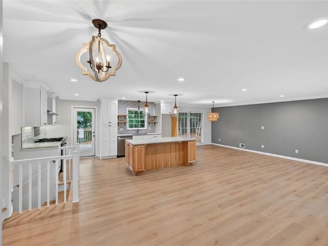 2037 Longview Way