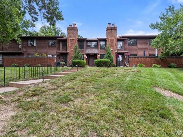 2037 Trailcrest Ln Apt 8, Kirkwood, MO 63122