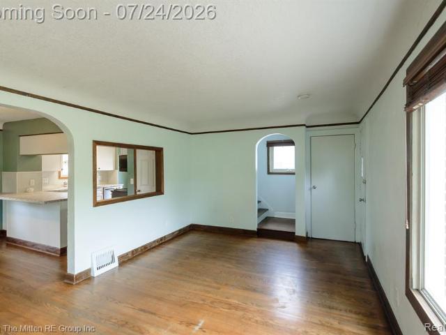 2037 Vivian Road