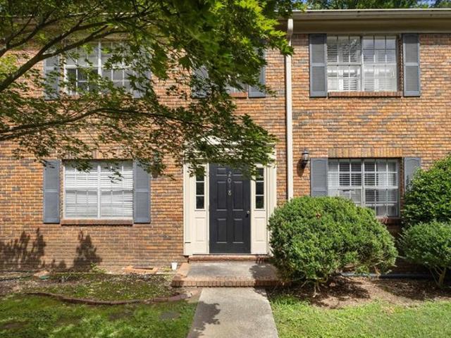 2038 Montreat Cir Apt D, Vestavia Hills, AL 35216