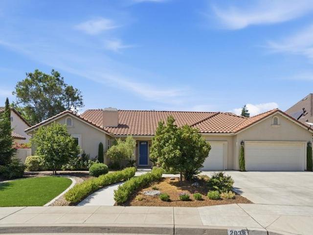 2038 Austin Ave, Clovis, CA 93611
