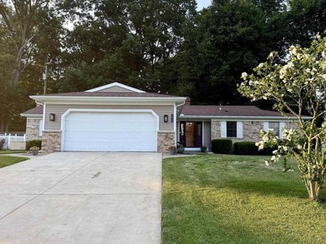 2038 Carisbrook Dr, Temperance, MI 48182
