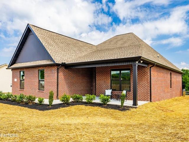 2038 Griffitts Mill Cir, Maryville, TN 37803
