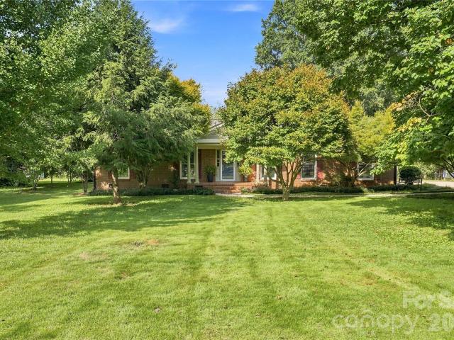 2038 Hempstead Road
