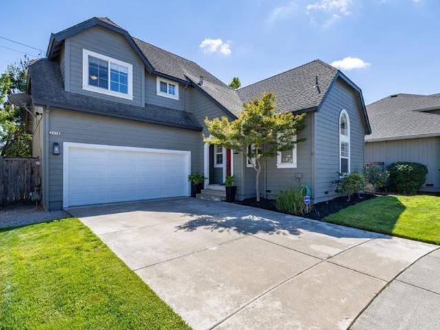 2038 Red Oak Cir, Santa Rosa, CA 95403
