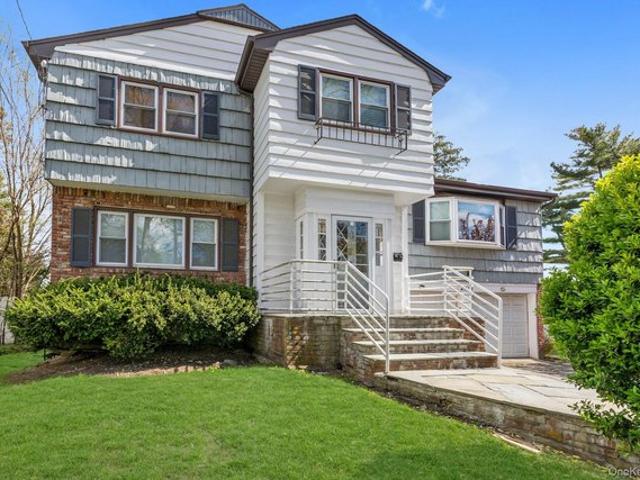 2038 Ripley Ln, Merrick, NY 11566